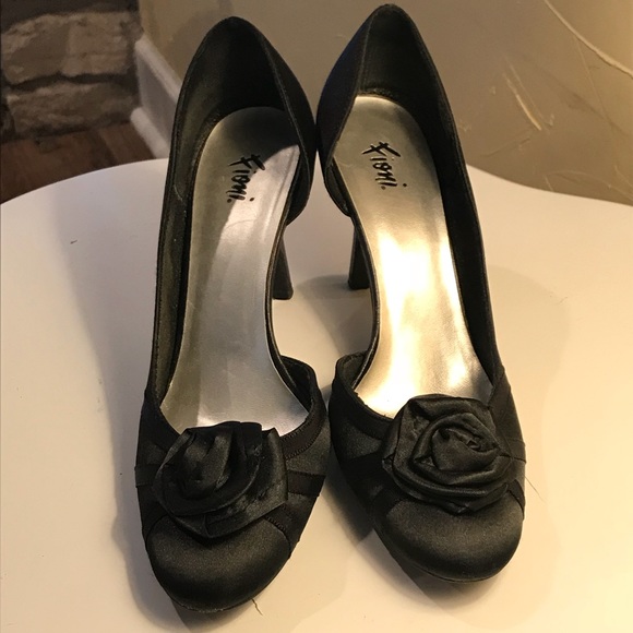 FIONI Clothing | Shoes | Very Pretty Fioni Black Satin Pumps With Rose ...